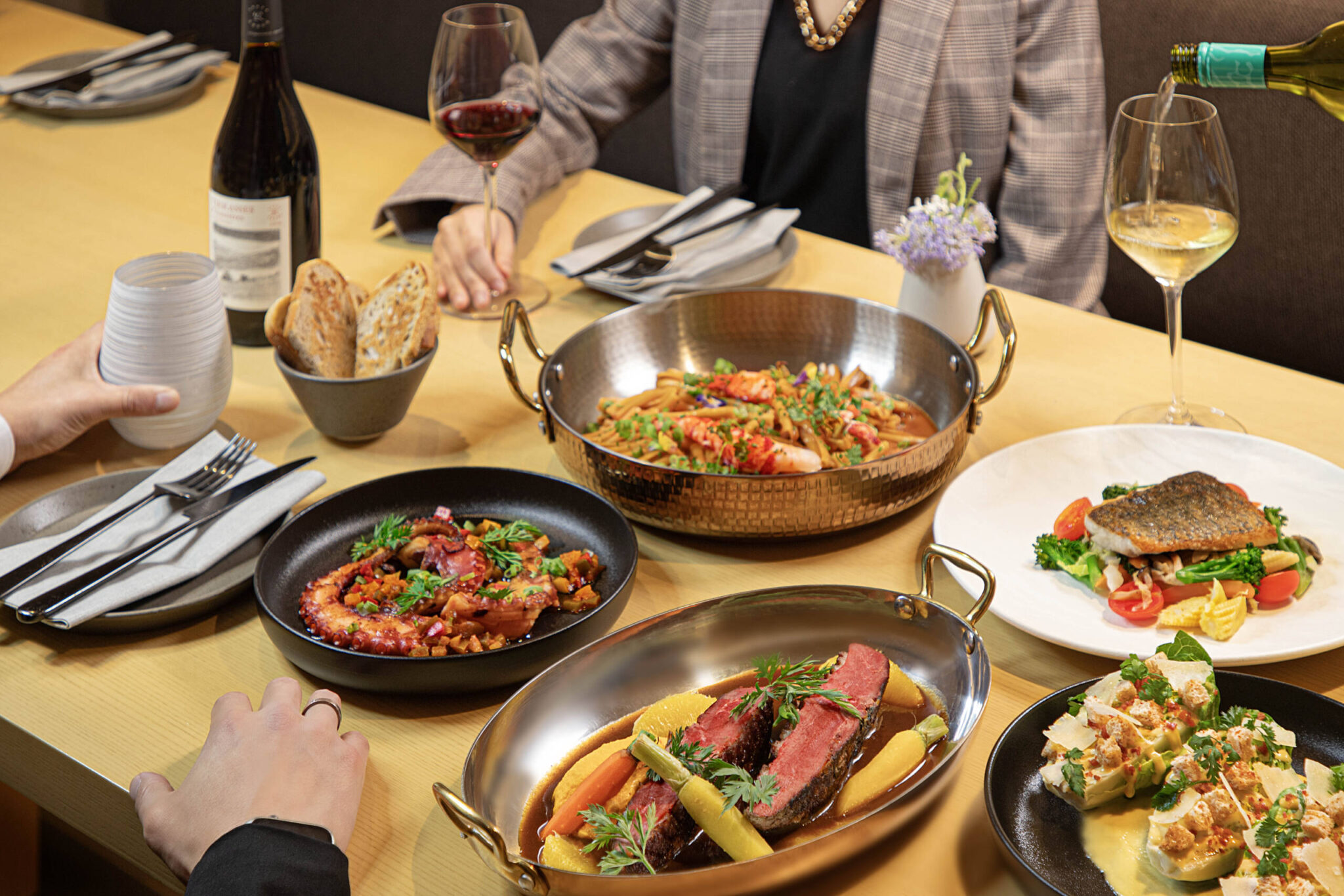 Experience French bistro at TANGRAM | AKI Hong Kong - MGallery